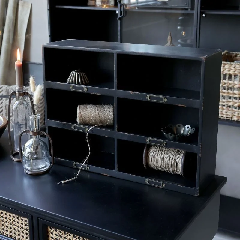 Lille reol m. 6 rum i sort | køb her til 395 kr.